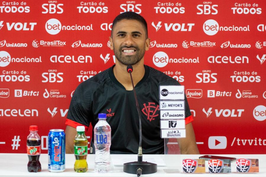 Tréllez comemora sequência e gol do Vitória decisivo contra o ...