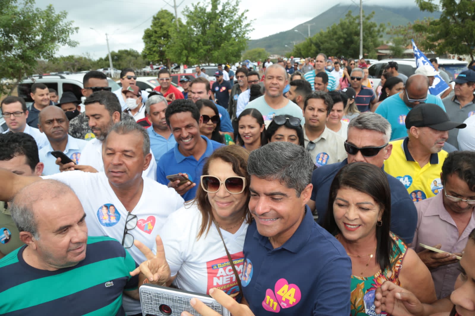 Em Ruy Barbosa, ACM tem carreata e reúne multidão nas ruas | Criativa ...