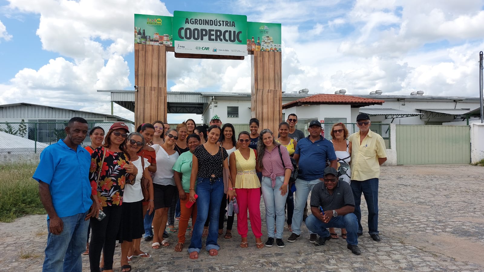 Agricultores de Santa Teresinha visitam a Coopercuc no município de ...