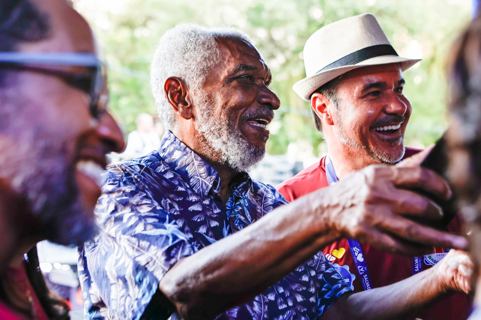 Nelson Rufino recebe título de Embaixador Sustentável do Carnaval de ...